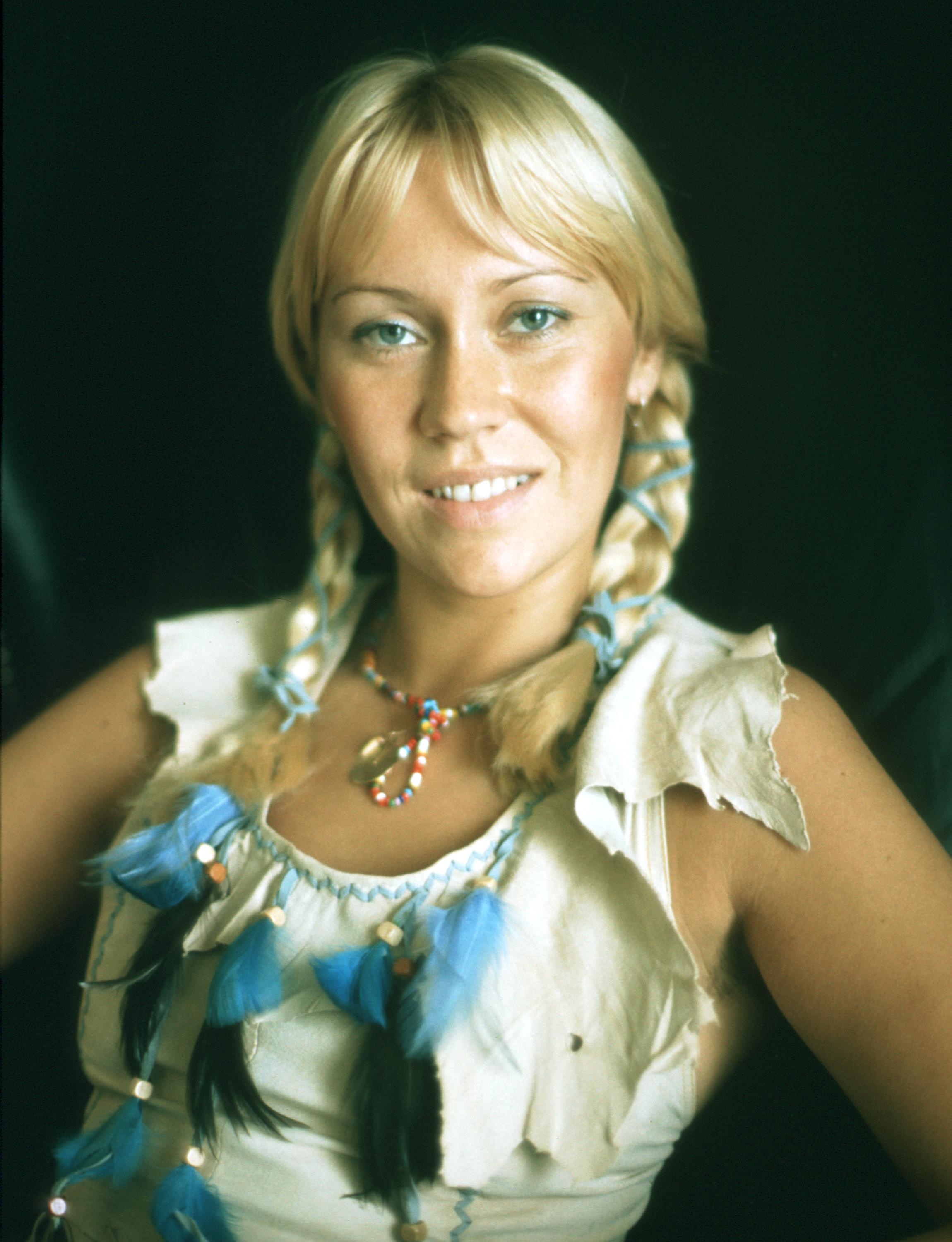 Agnetha Faltskog 1976 Photoshoot 06 — Postimages