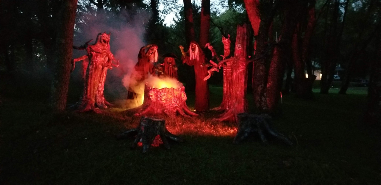 Cauldron Scenes | Halloween Forum