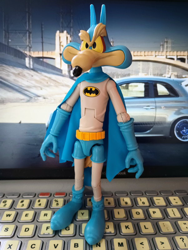Wile E Coyote Batman Action Figure UK Pre | www.pinnaxis.com