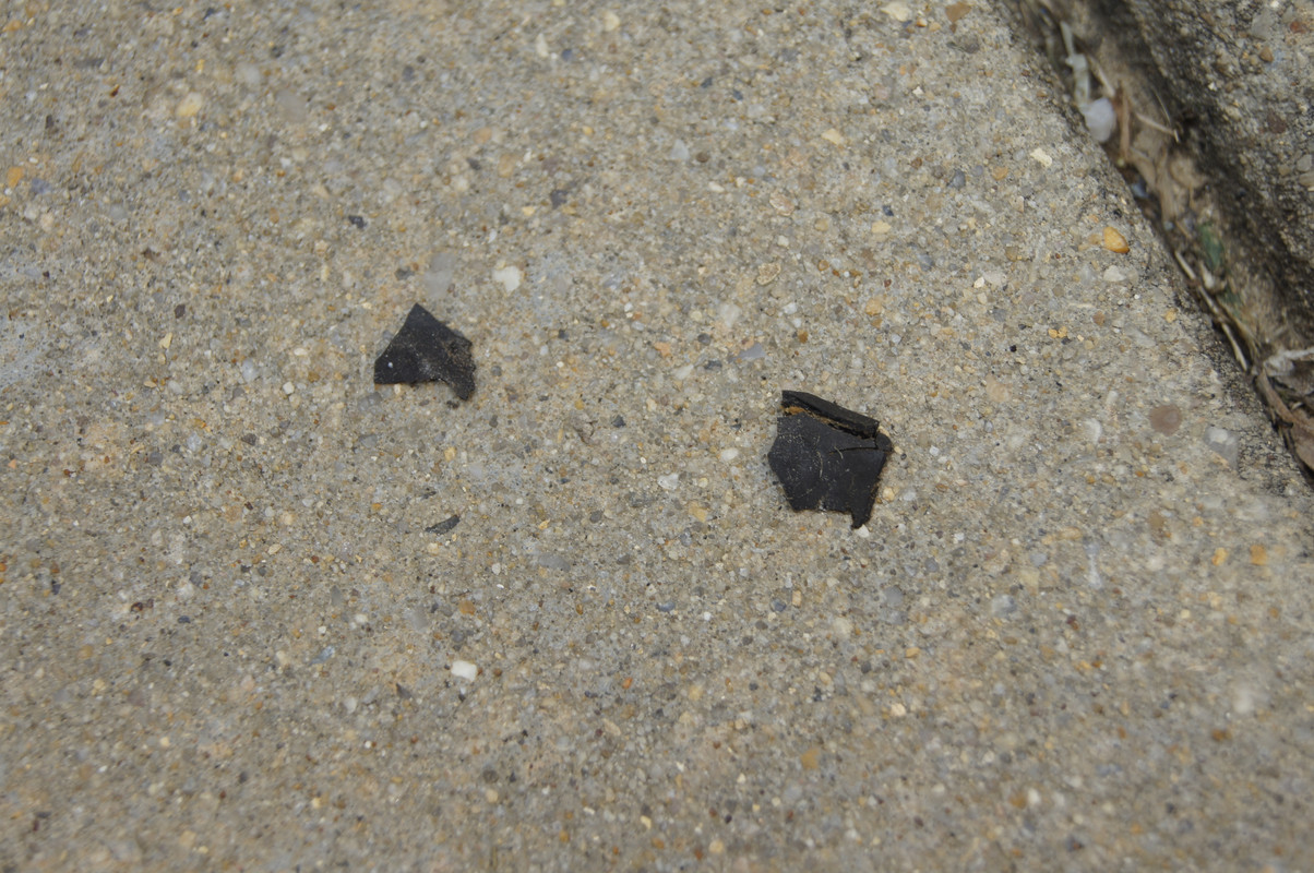 broken plastic — Postimages