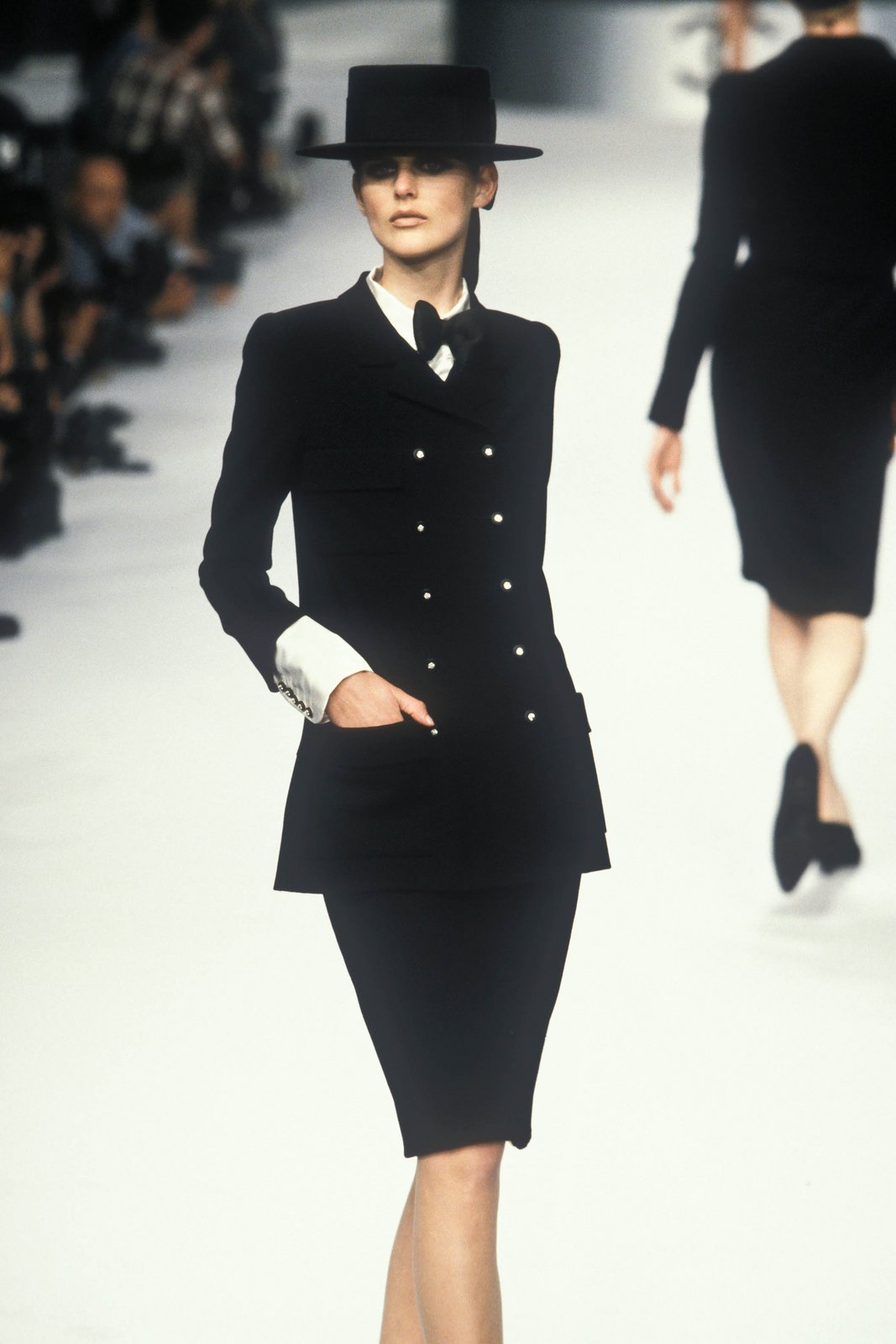Fashion Classic: CHANEL Haute Couture Fall/Winter 1995 | Lipstick Alley