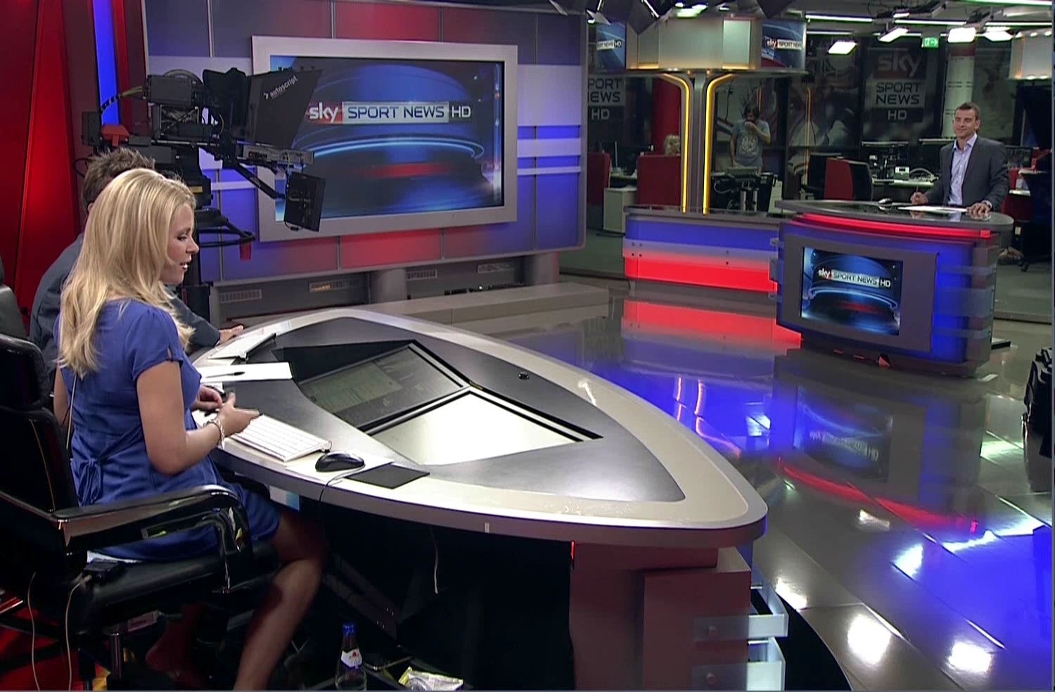 02 Julia Josten sky sport news hd 22 08 2012 pp — Postimages