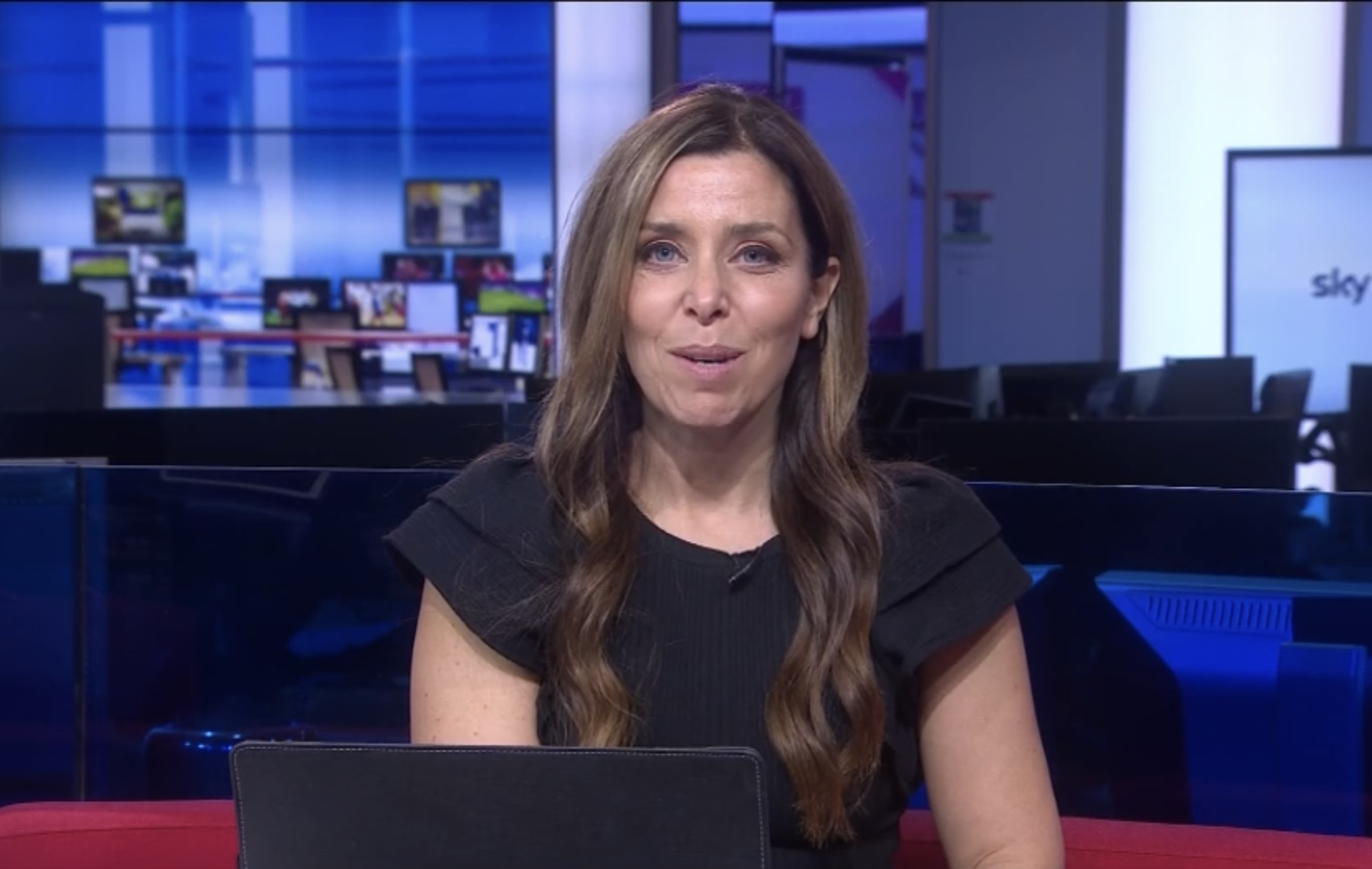 0172 E71 D 34 CC 4574 88 B5 2 AA006 E0953 B — Postimages