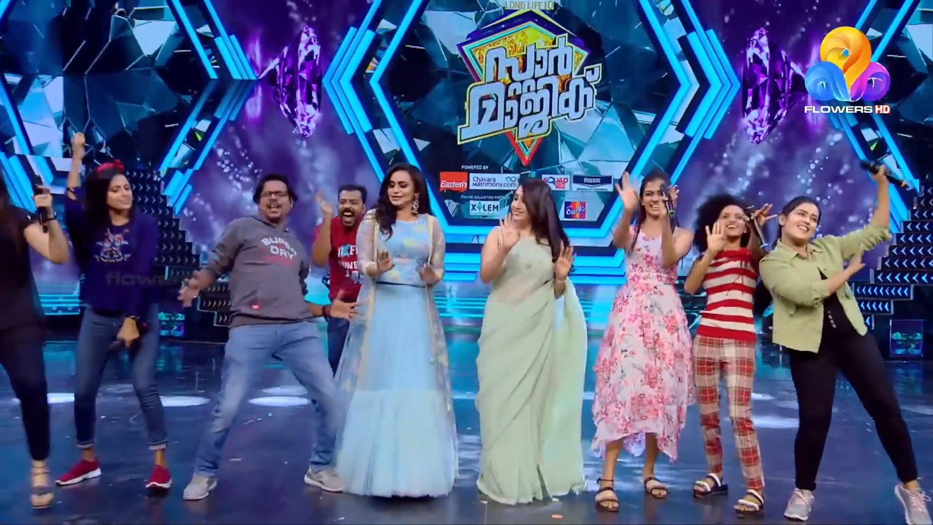 Nithya Das Big Deep Navel hole in Green transparent Saree mp4 snapshot ...