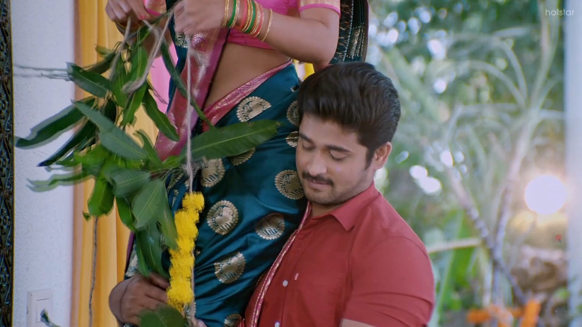 Kannada Serial actress divya Sexy navel closeup show marali mansigadu ...