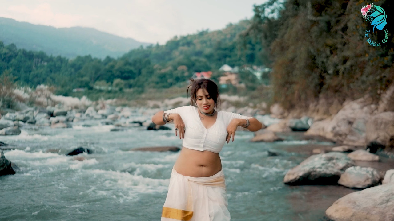 Hot bengal model Moumita Saree Outdoor Saree Fashion Vlog mp4 snapshot 03 30 210 — Postimages