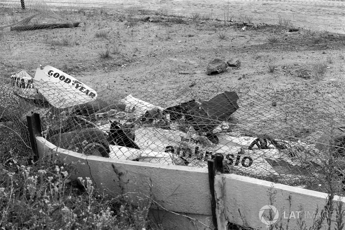 f1 south african gp 1977 the shadow dn8 of tom pryce sits at crowthorne ...