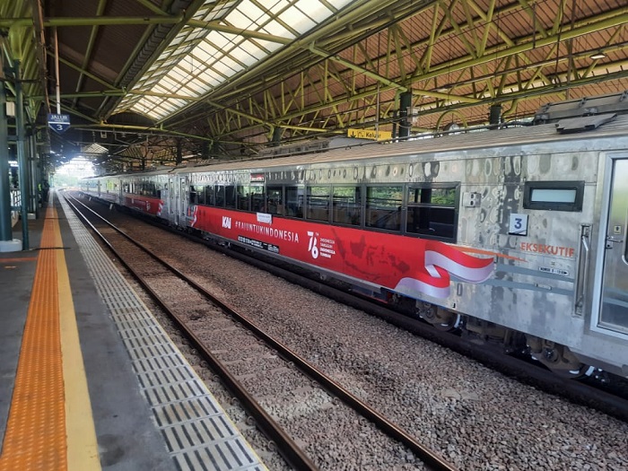 Potret Kereta Api dengan Livery Khusus dalam Rangka Menyambut HUT ke-76 ...