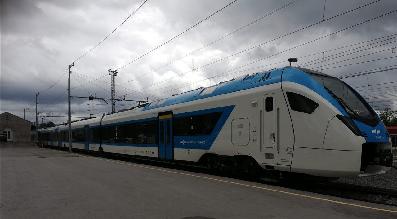 Hallo a small report of my visit to Electric multiple voltage trainsets ...