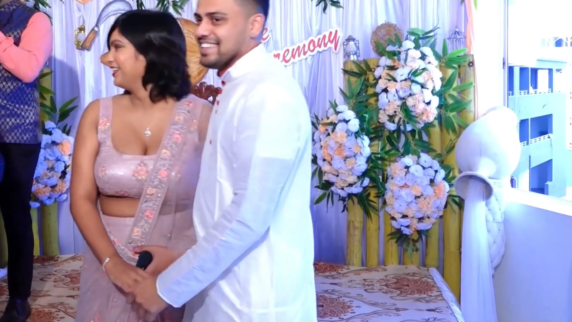 Busty desi aunty cleavagea nd nacel in purple and green saree mp4 snapshot 00 01 461 — Postimages