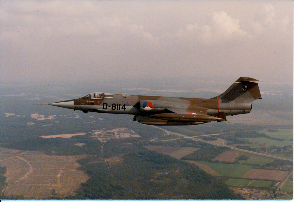 Dutch F104 'up & close' - FighterControl