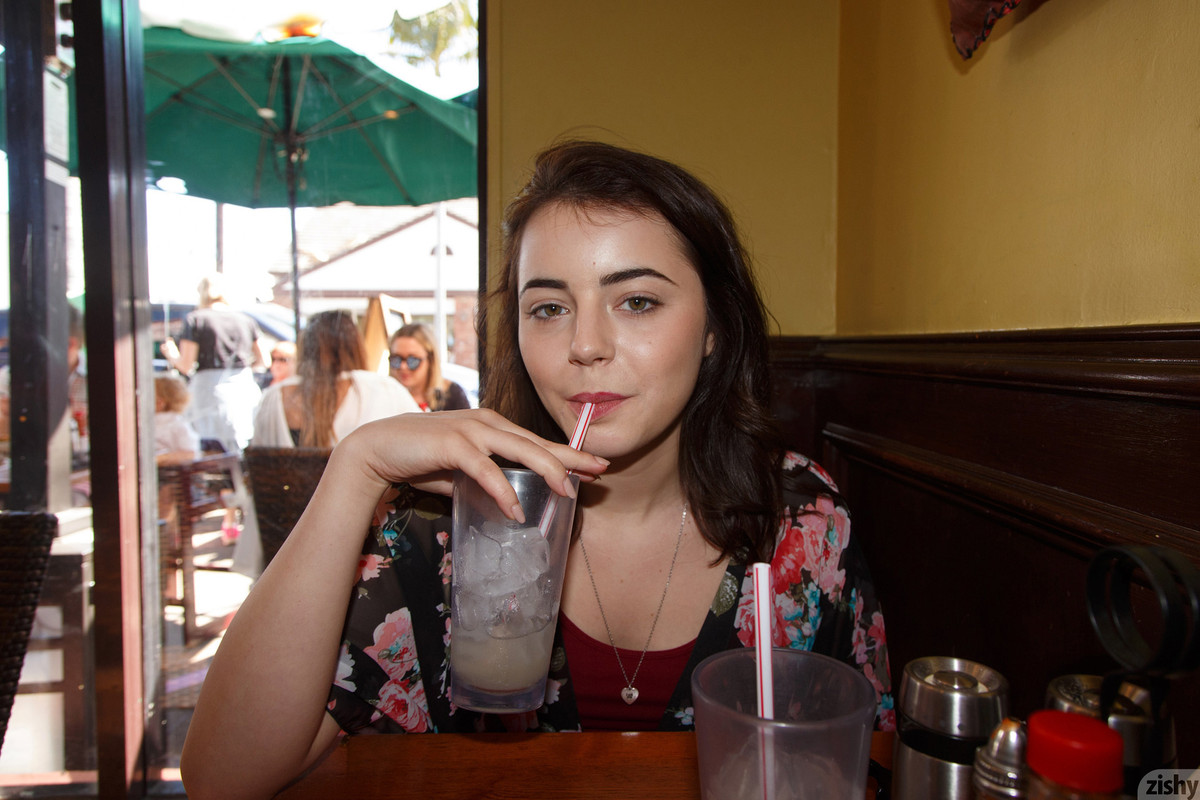 3cmup30g6l4pz266 — Postimages