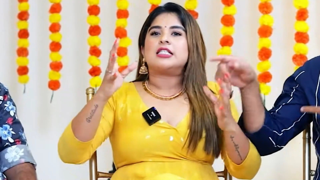 Busty malyali Anchors in traditional dress mkv snapshot 00 07 709 ...