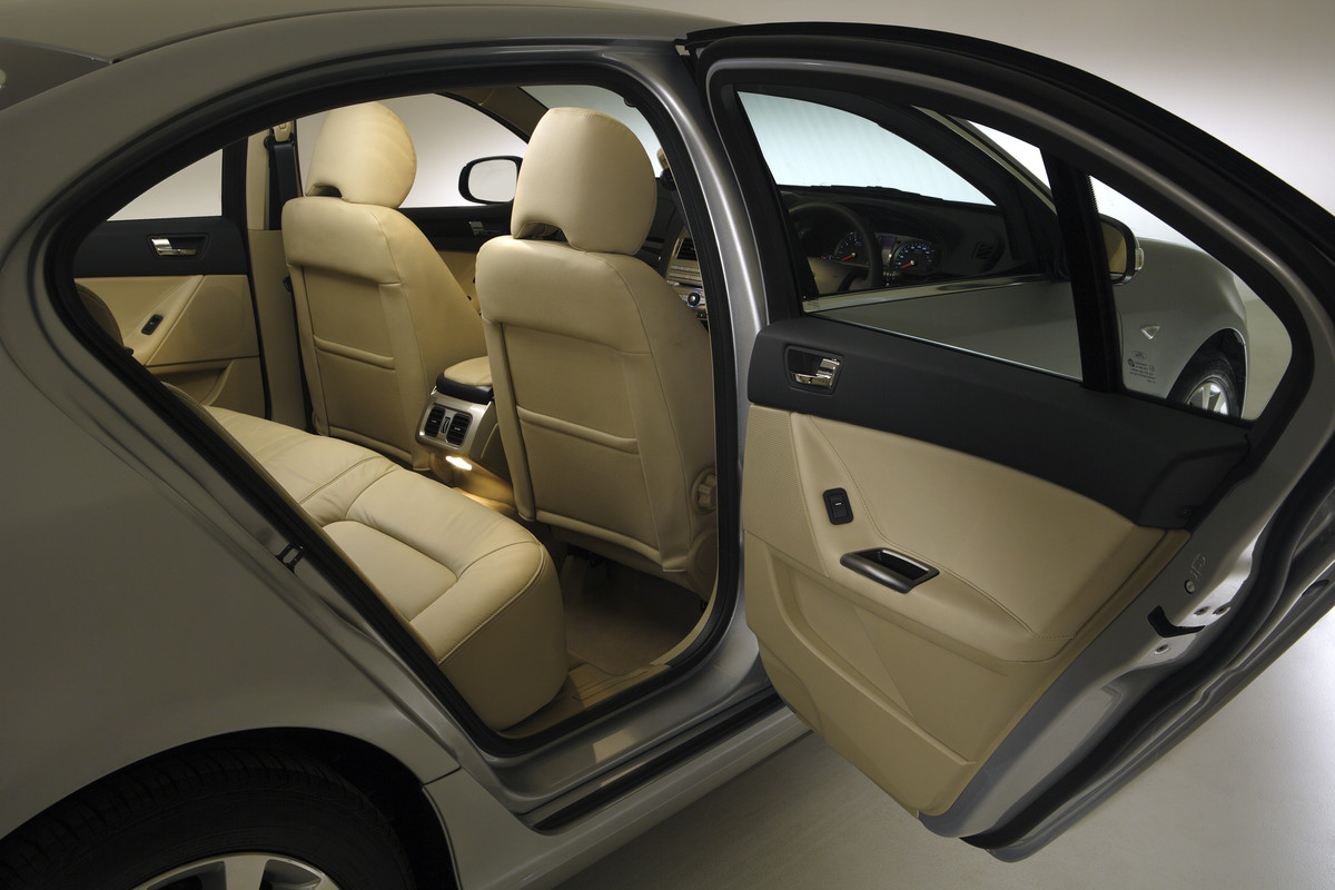 FG FALCON G6 E REAR DOOR ACCESS — Postimages