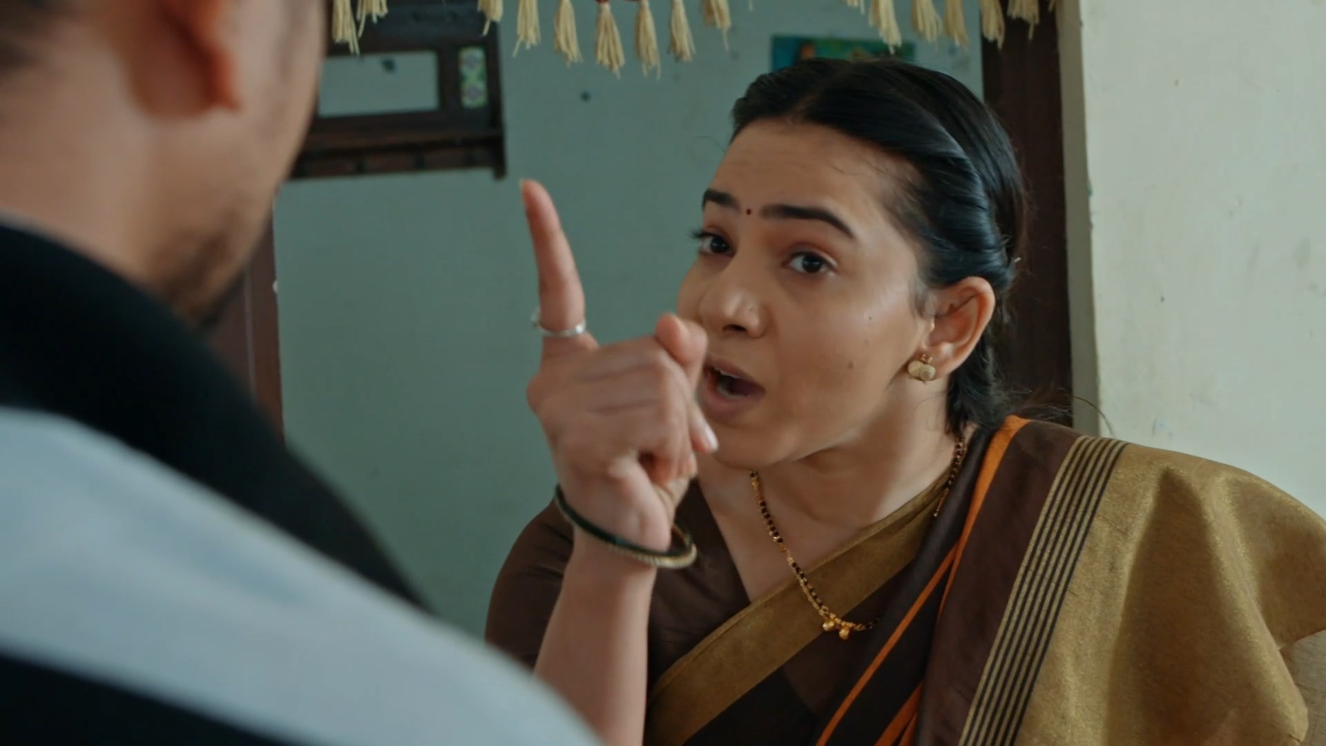 Sexy lady from crime patrol navel slip mp4 snapshot 00 07 615 — Postimages