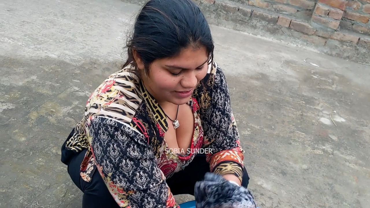 Desi chubby girl big boobs and cleavage show in tight churidhar mp4 snapshot 03 54 700 — Postimages