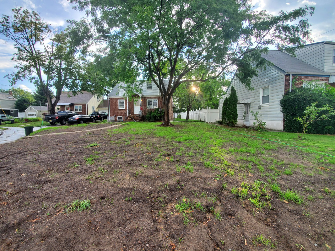 front yard — Postimages