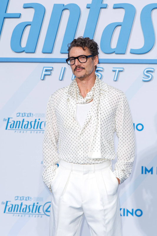 Pedro Pascal 029 — Postimages