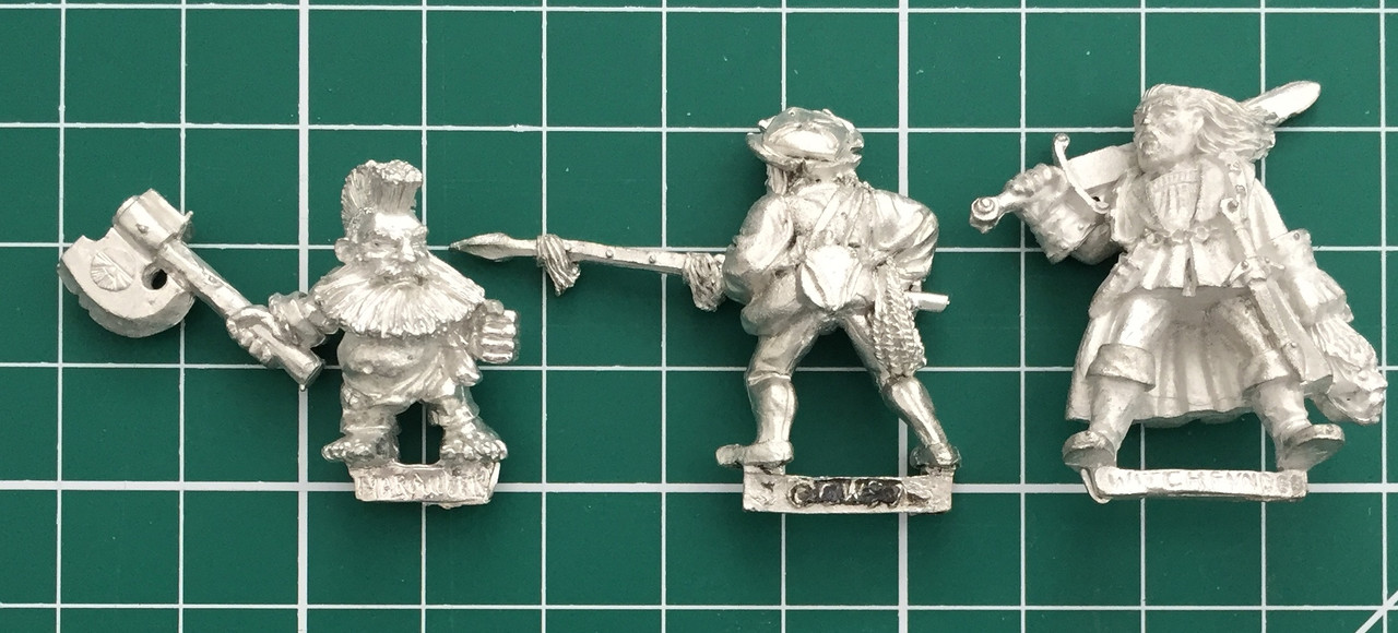 Warhammer Dwarf vs Mordheim Reiklander Witch Hunter — Postimages