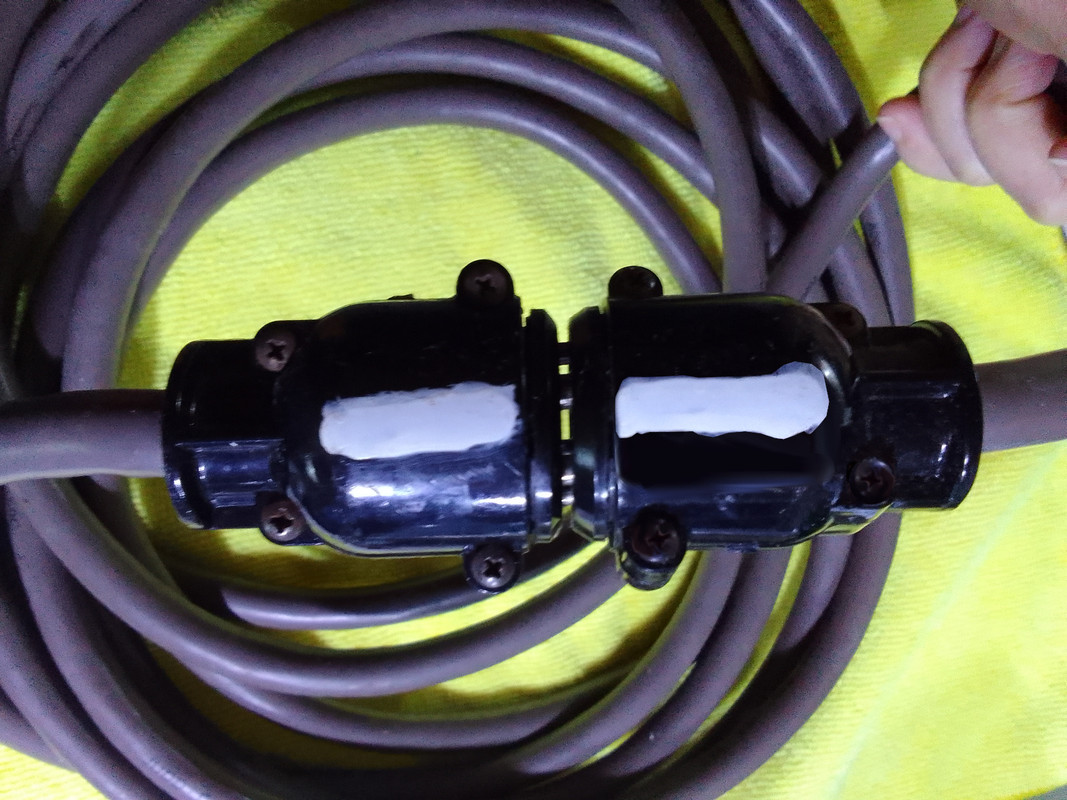 LESLIE AMPHENOL 6 PINS — Postimages