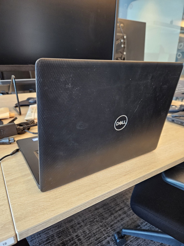 DELL Inspiron 3593 3 V0 P703 Atras 1 — Postimages