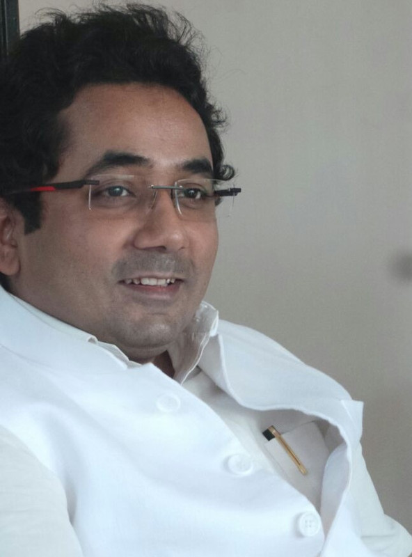 A photograph of Shri Rajiv Vora by renowned photographer Paras S — Postimages