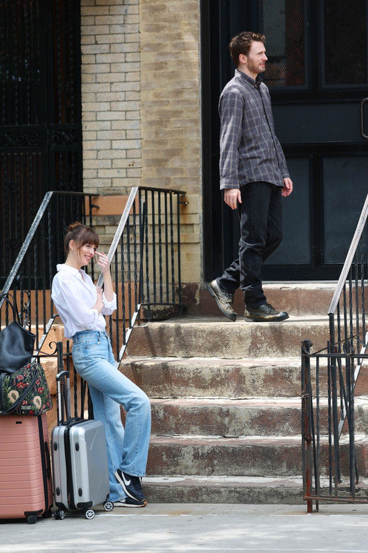 Dakota Johnson Films Materialists in Brooklyn New York 06 05 2024 55 — Postimages