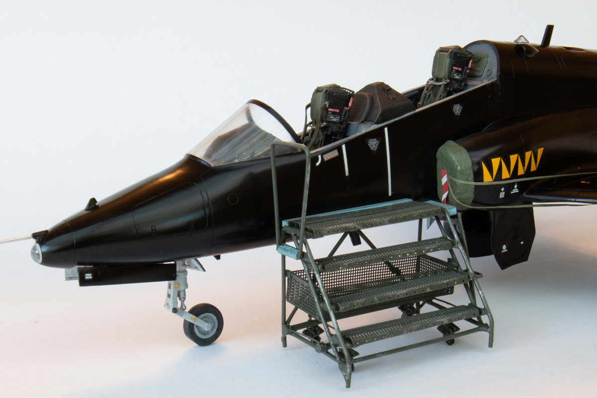 Revell 1/32 BAe Hawk T Mk1, 74 Squadron - Ready for Inspection - Aircraft - Britmodeller.com