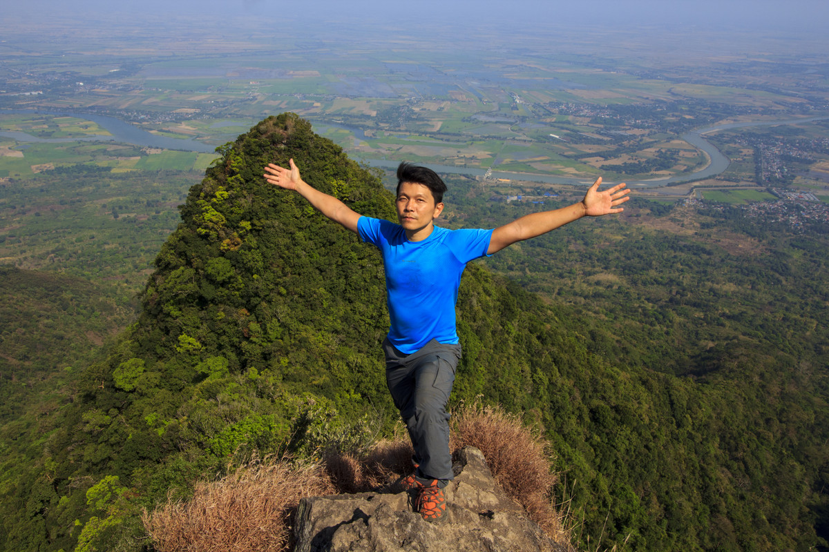 MT.ARAYAT: A SWEET REVENGE via QUAD PEAKS