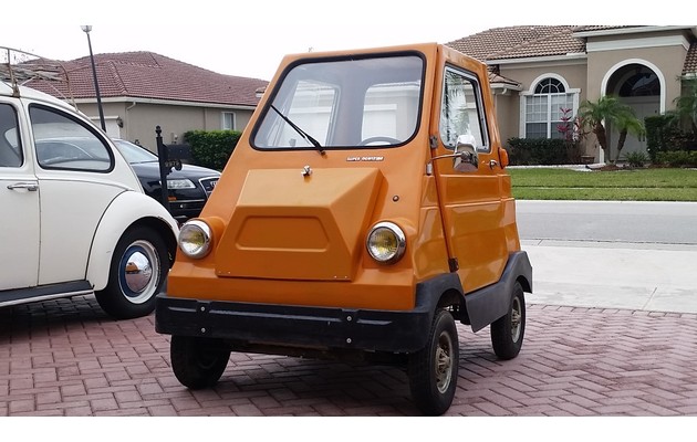 1973 AC Model 70 Invacar, Visitors & Occasional Distractions | Retro Rides