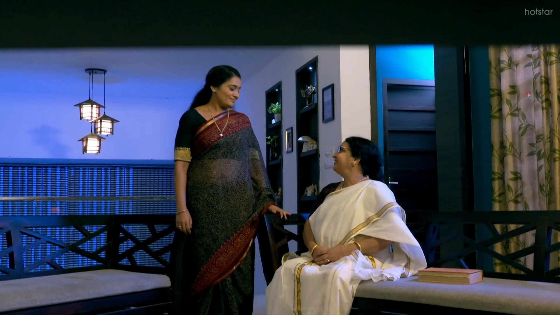 Meera Vasudev Navel I Saree Actress Meera Vasudevan | Malayalam