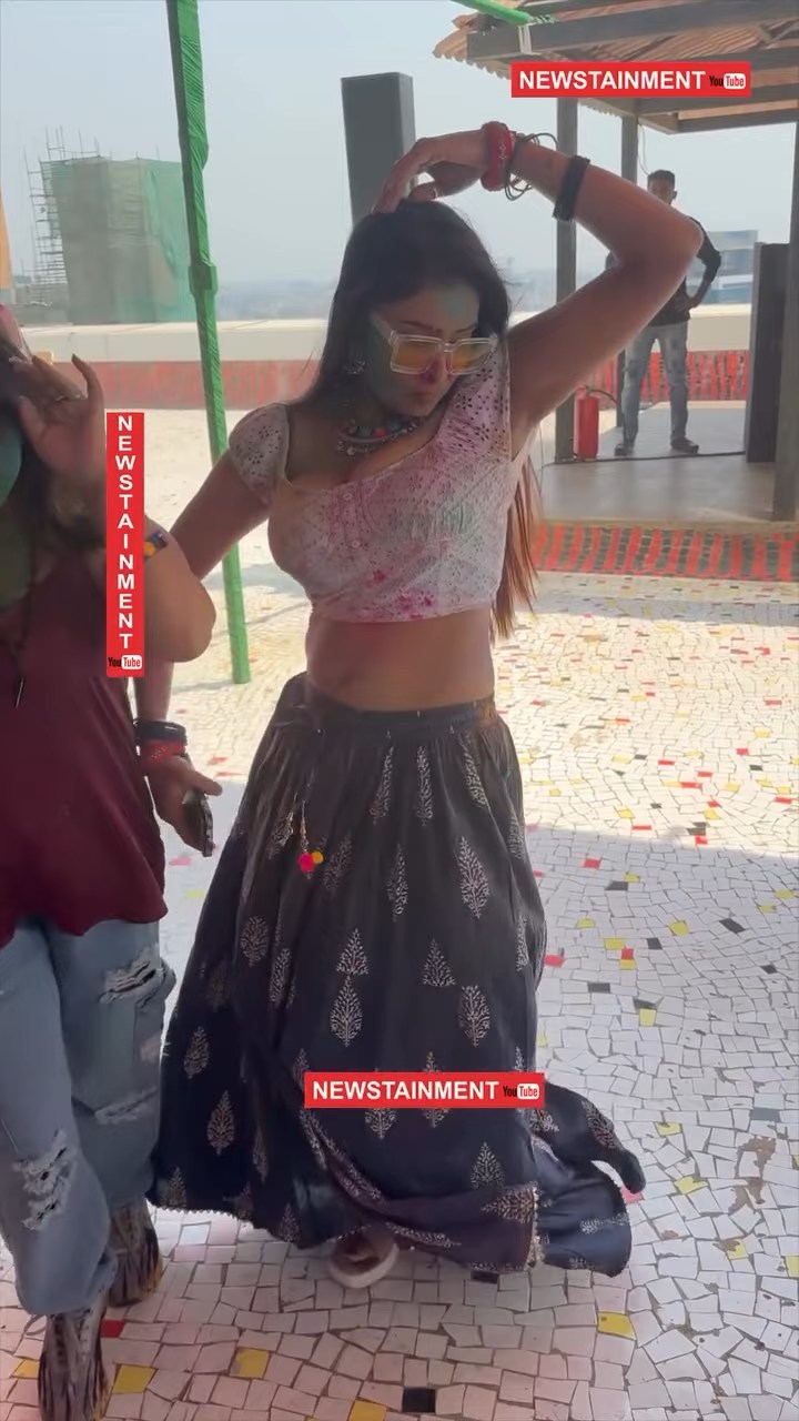 desi lady jiggling breast in tight dress during holi mp4 snapshot 00 58 000 — Postimages