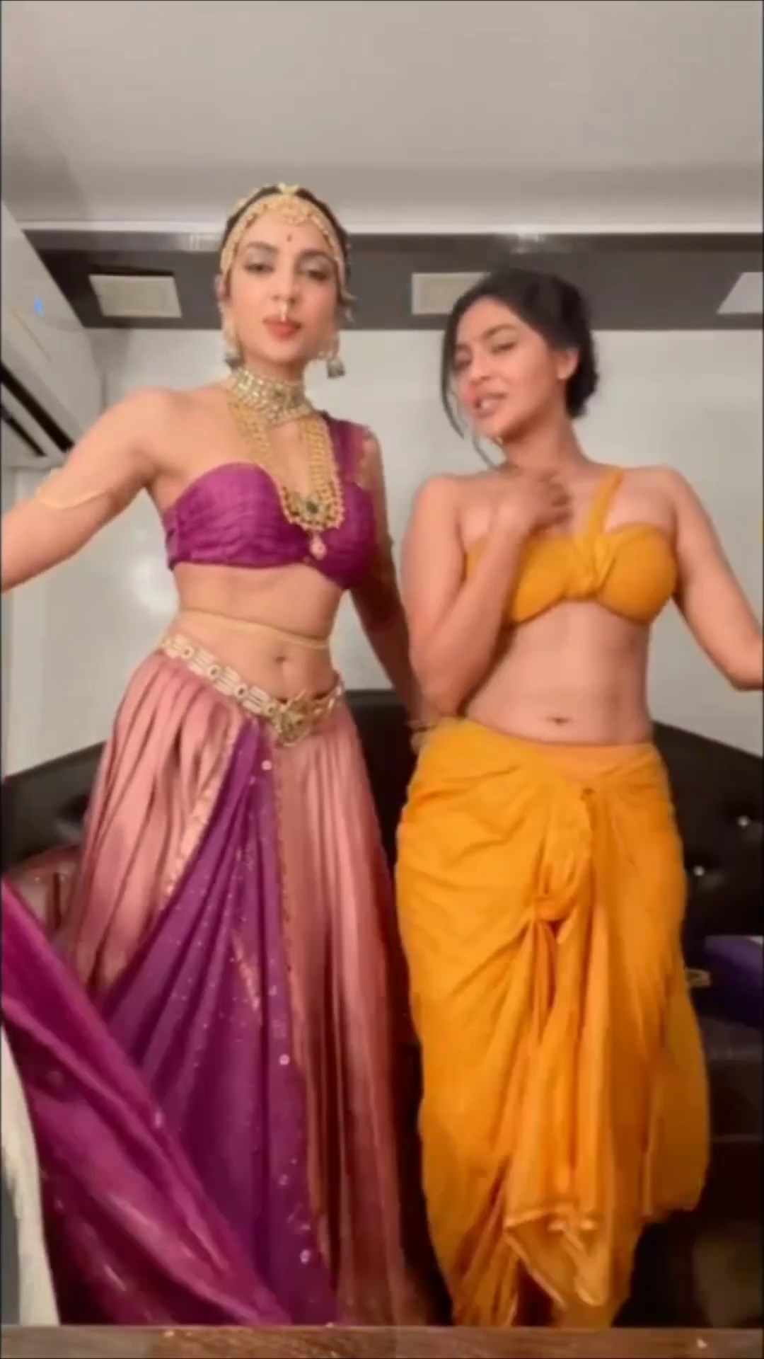 Aishwarya Lekshmi Hot Rare Open Navel Show mp4 snapshot 00 16 911 — Postimages