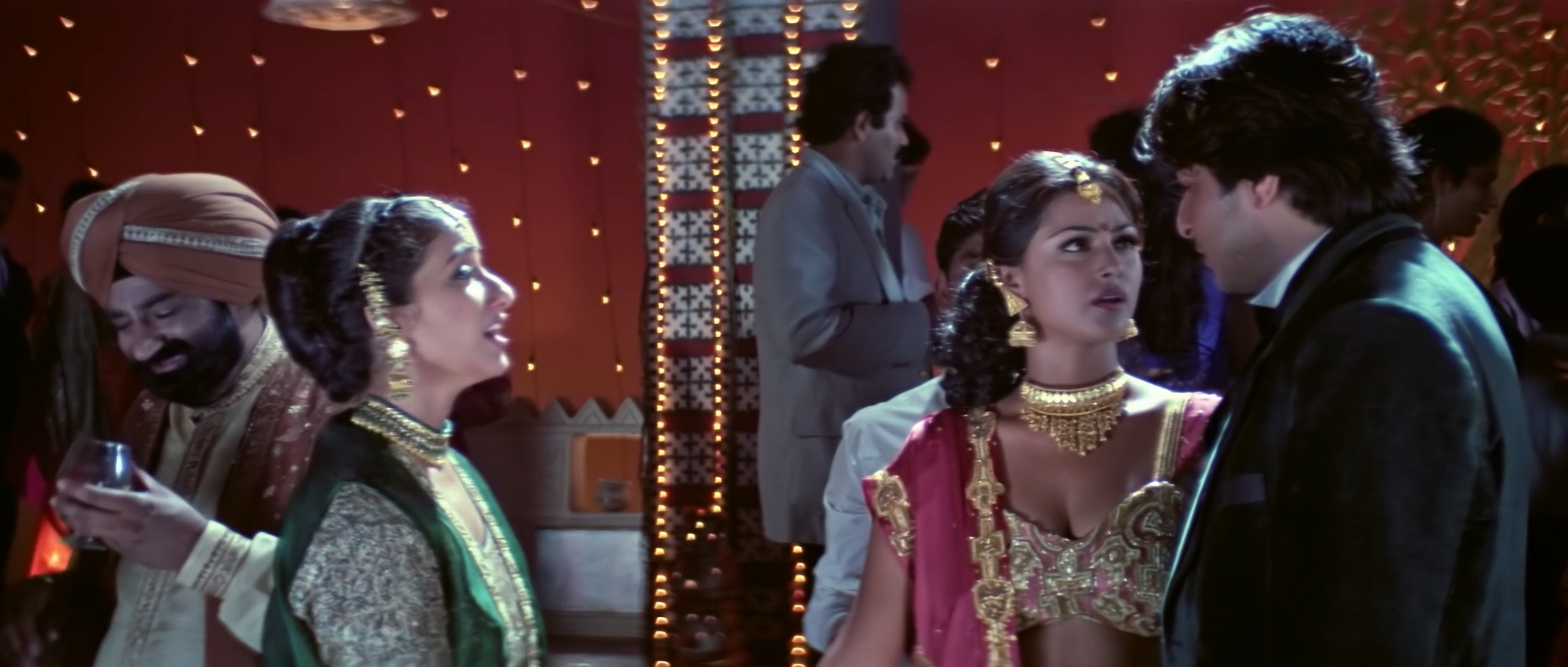 MK, S K (4) — Postimages