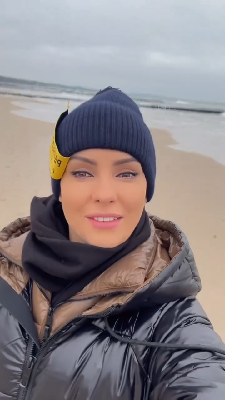 videoframe 2449 — Postimages