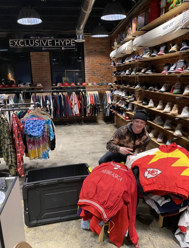 Thieves swipe thousands of dollars in shoes from vintage store — but ...