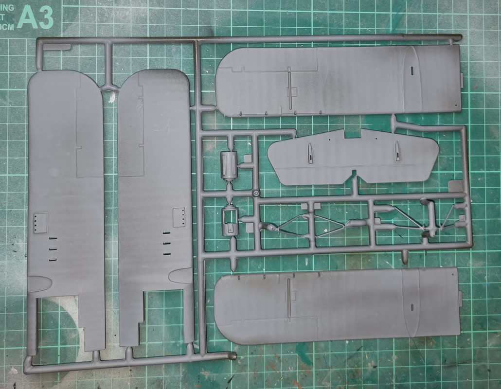 Build #3 - Handley Page Heyford - International Scale Modeller