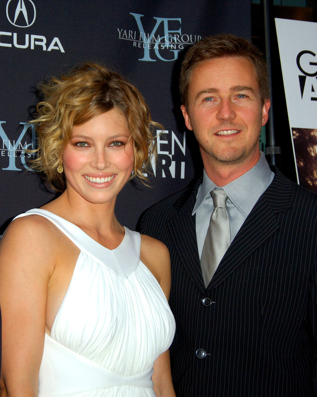 jessica biel tight white dress 2006 038 — Postimages