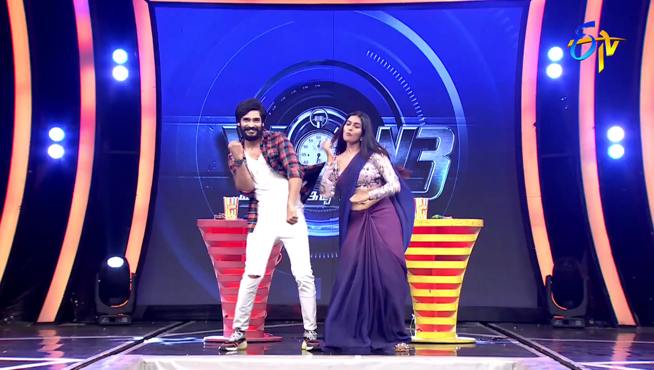 Divi Vadthya Hottest Saree Navel Compilation Ever