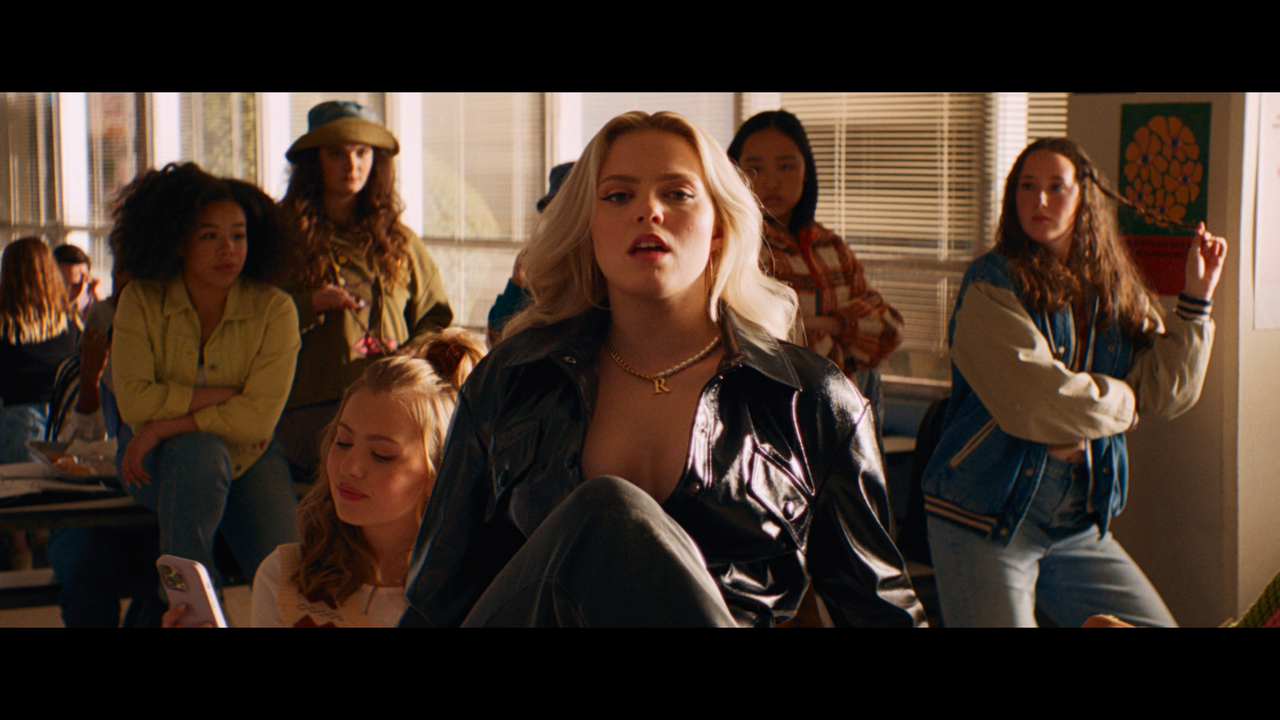 mpv shot Mean Girls 2024 2160p UHD BDREMUX HDR DV HEVC Нечипорук 00 11 45 0005 — Postimages