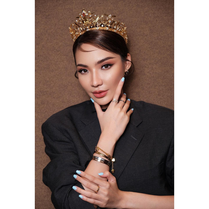 Photo by 𝘉𝘌𝘈𝘜𝘛𝘠 on April 03, 2023 May be a closeup of 1 person and jewelry — Postimages