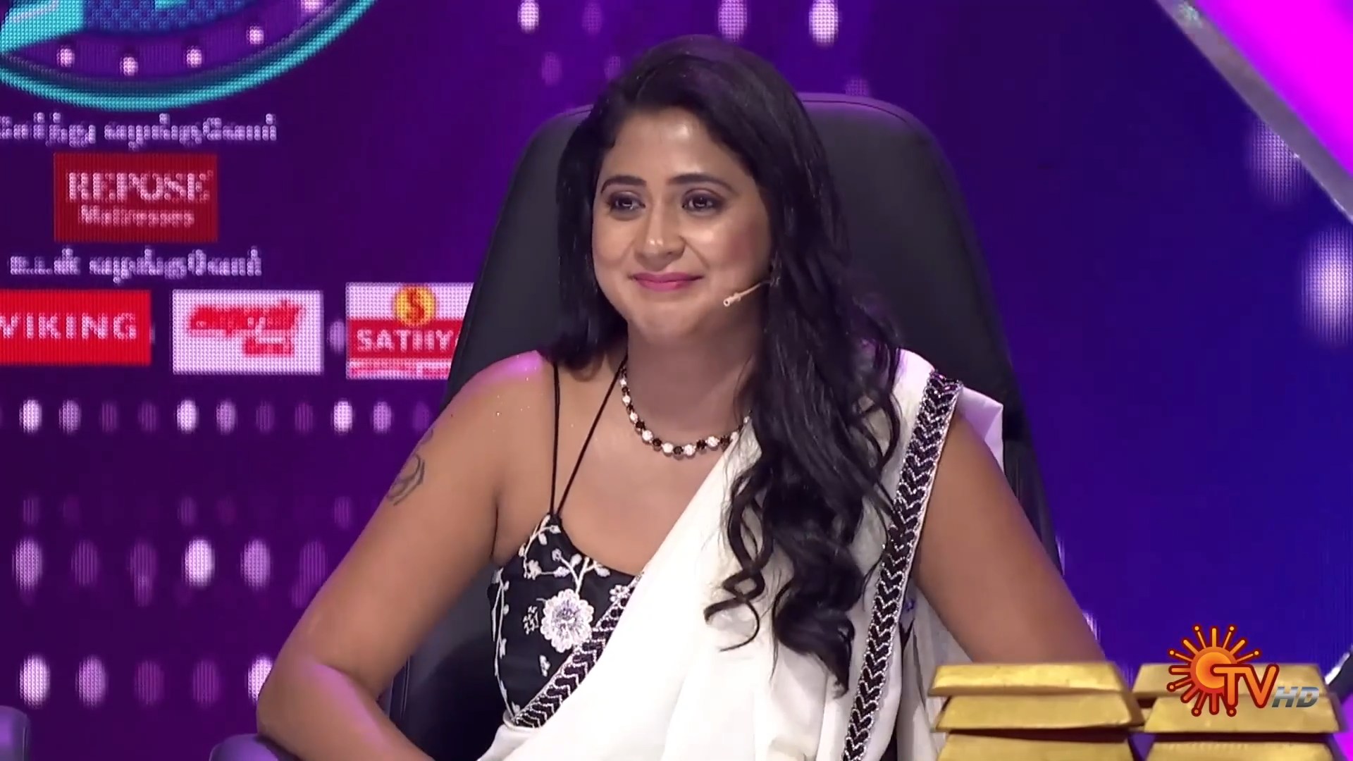 Kaniha Sexy in Sleeveless saree Dance mp4 snapshot 01 05 342 — Postimages