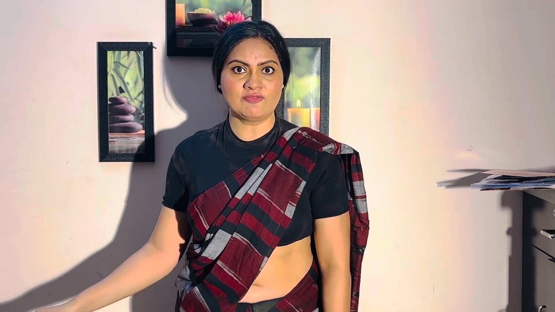 Anamika Singh Sexy Open Big Wide Navel show in Saree mp4 snapshot 02 03 156 — Postimages