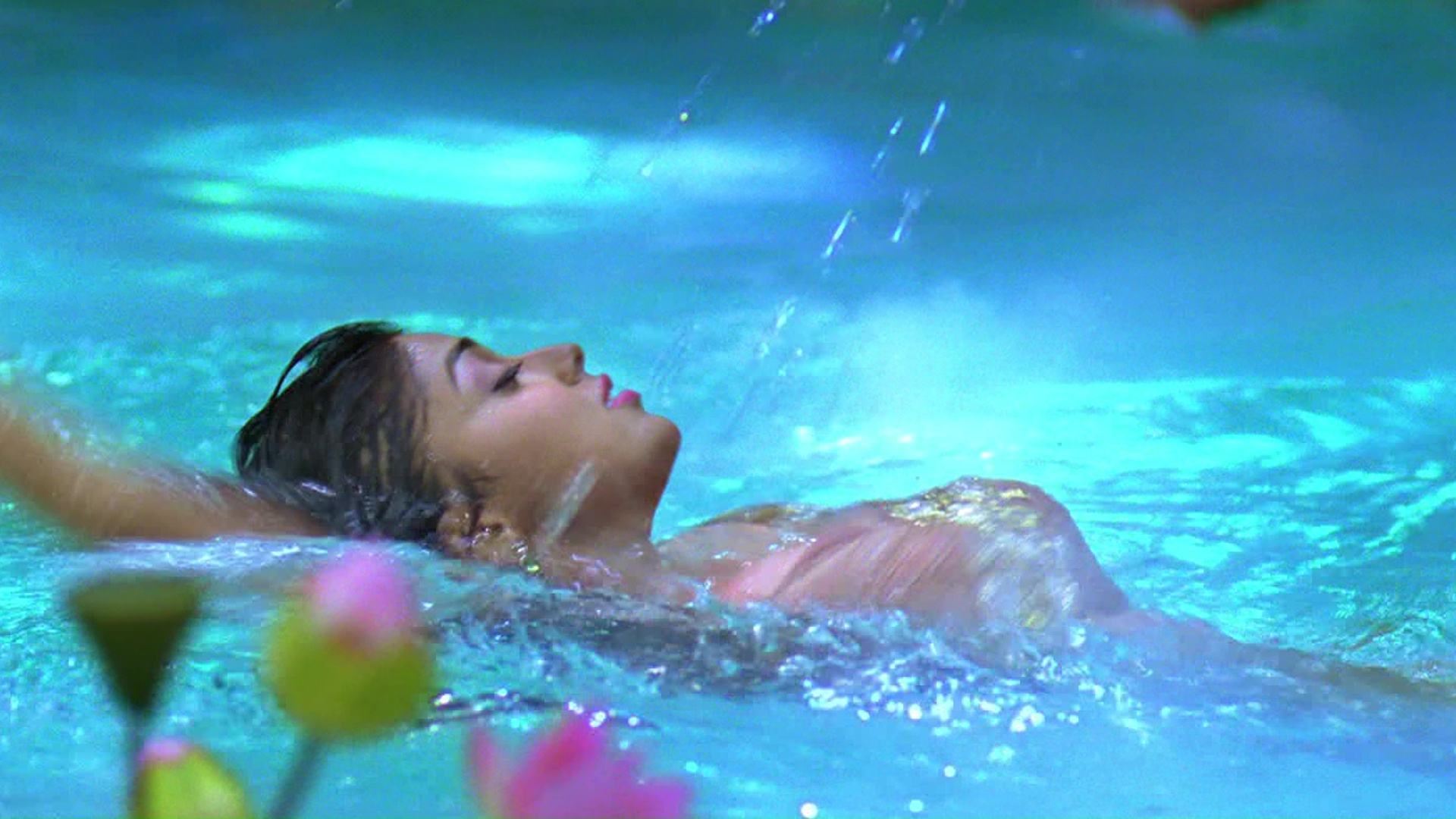 Shriya In Vaaji Vaaji