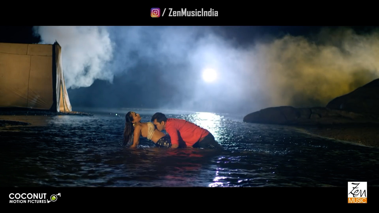 MILF Riya Mehta hot song - Navel Kiss, Cleavage, Thigh Show, Kiss