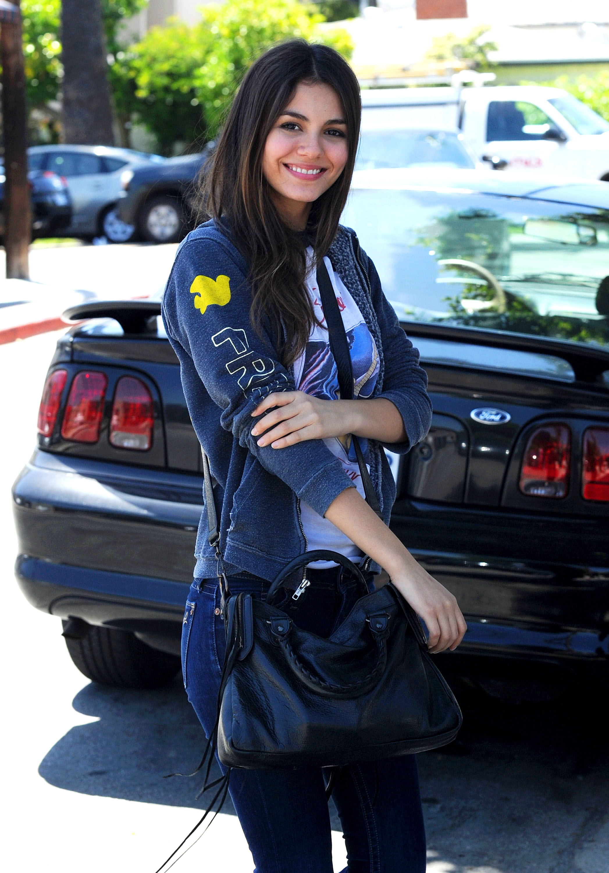 victoria justice tight jeans 2011 002 — Postimages