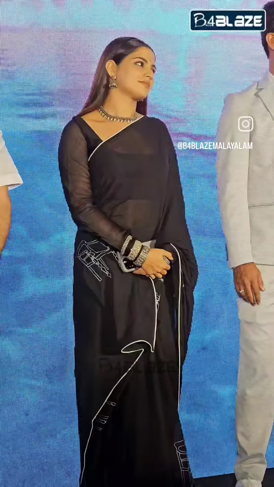 Nikhila Vimal rare navel in black saree mp4 snapshot 00 20 141 — Postimages