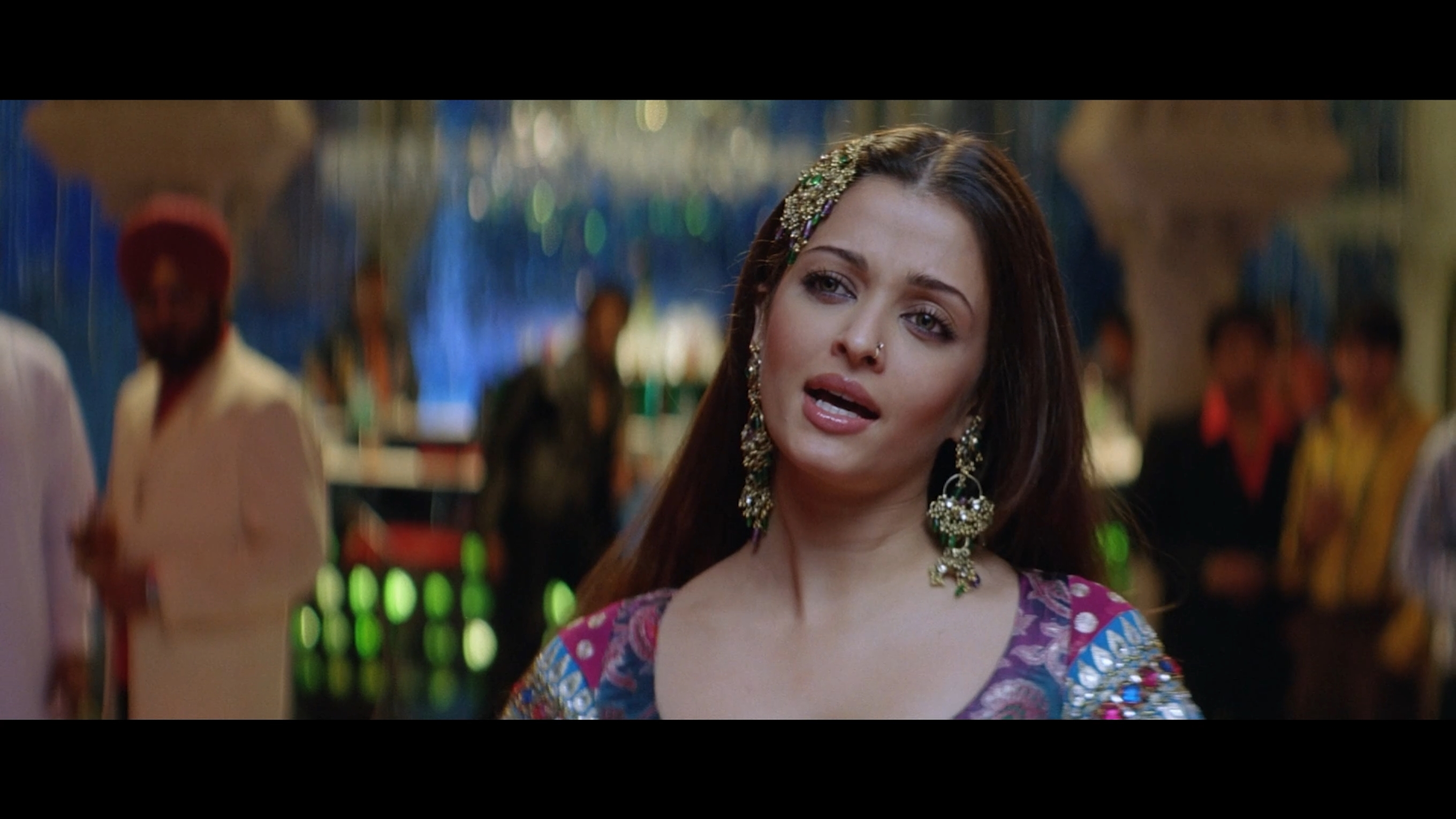 Aishwariya Rai Kajra Re From Bunty Bubly 4k mp4 snapshot 01 32 2020 11 ...