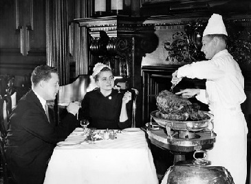 When and why did men stop wearing hats?