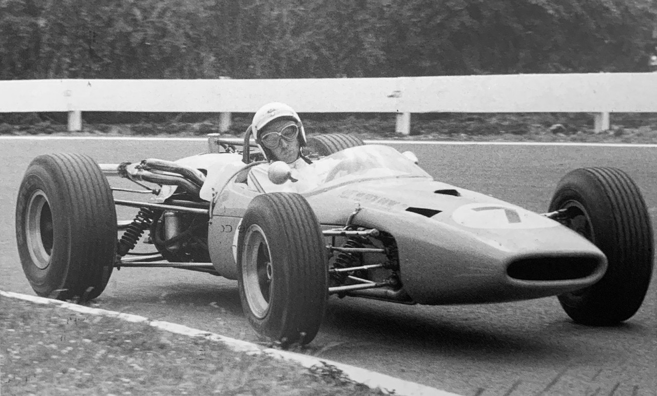 6707 R1 BW — Postimages